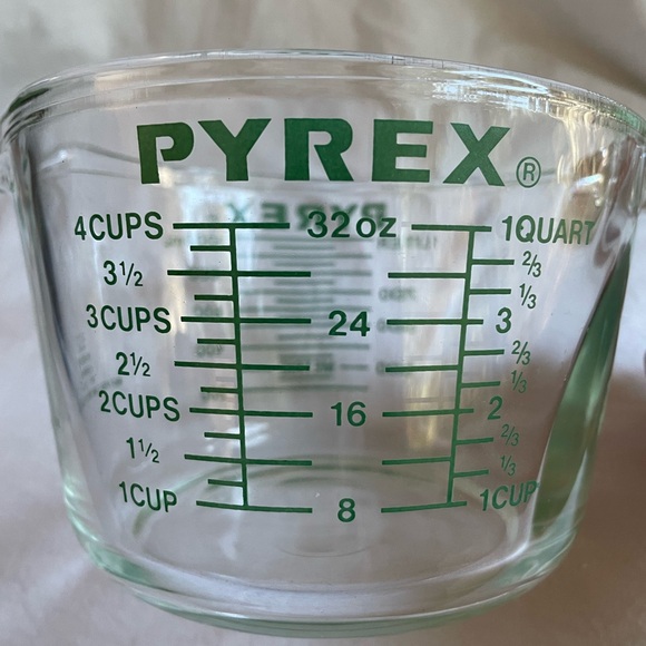 Pyrex | Kitchen | Pyrex 4 Cup Glass Measuring Cup With Green Accents ...